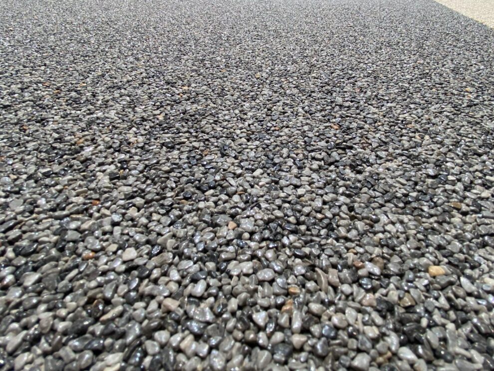 Epoxy resin floor coating, Kit for draining floor in pebbles