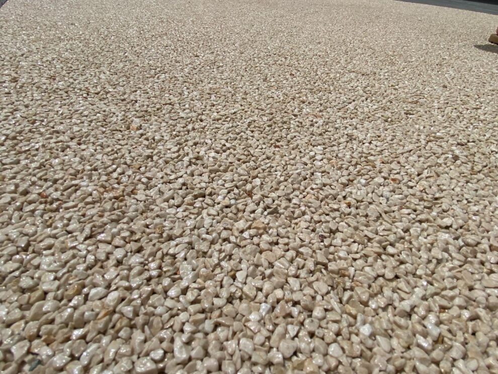 Epoxy resin floor coating, Kit for draining floor in pebbles